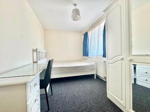 1 bedroom in a house share to rent