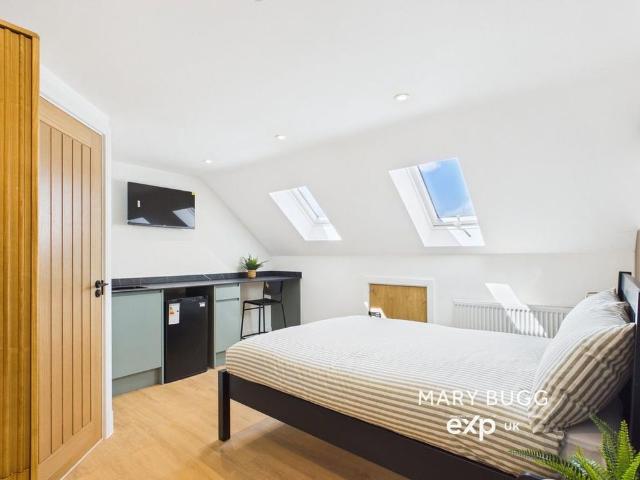 1 bedroom in a house share to rent