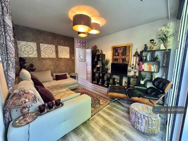 1 bedroom in a house share to rent