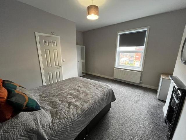 1 bedroom in a house share to rent