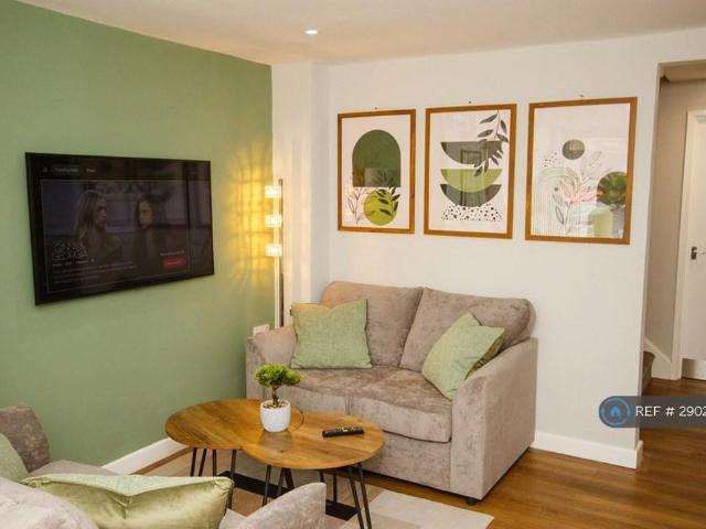 1 bedroom in a house share to rent