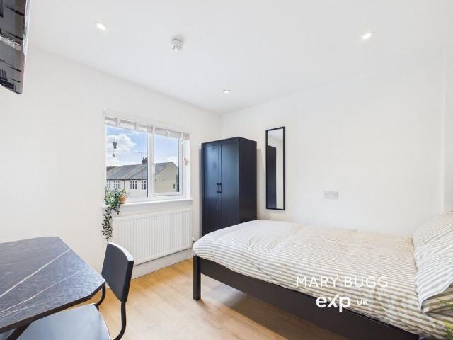 1 bedroom in a house share to rent