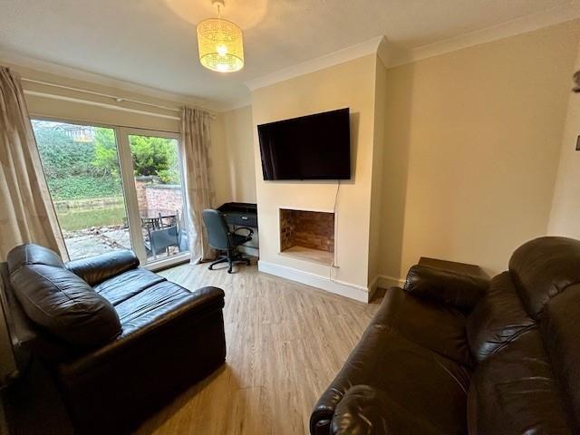 1 bedroom in a house share to rent