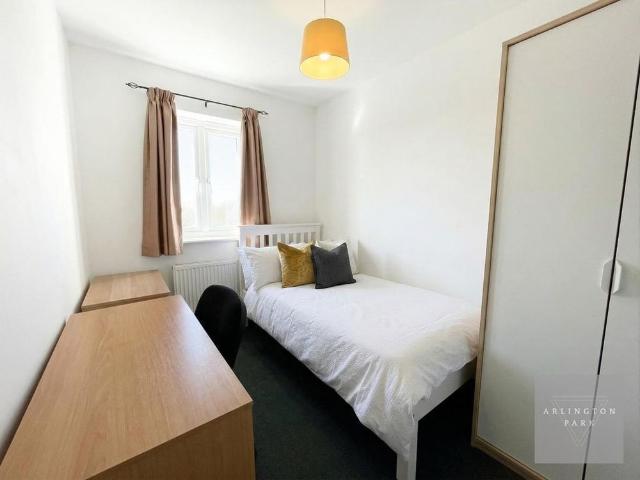 1 bedroom in a house share to rent