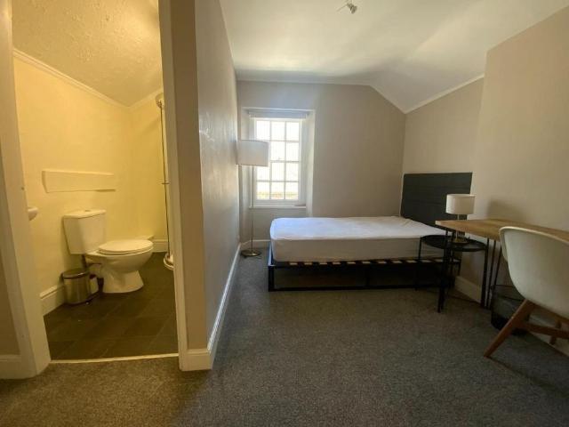 1 bedroom in a house share to rent