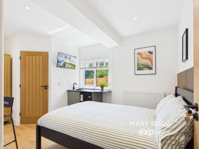 1 bedroom in a house share to rent