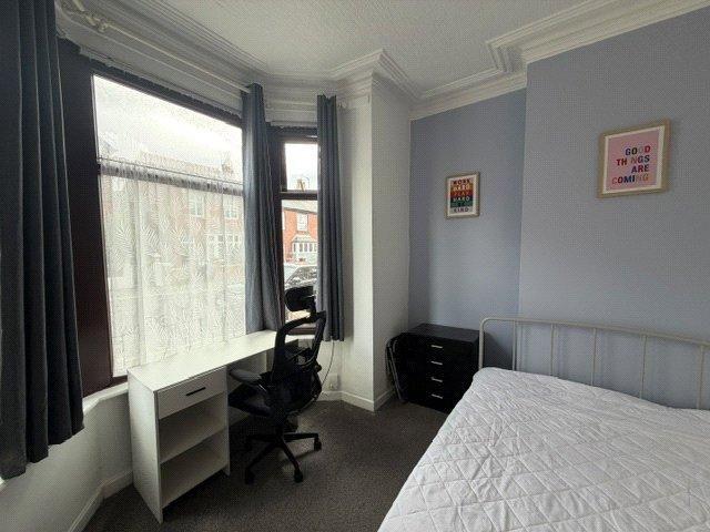 1 bedroom in a house share to rent