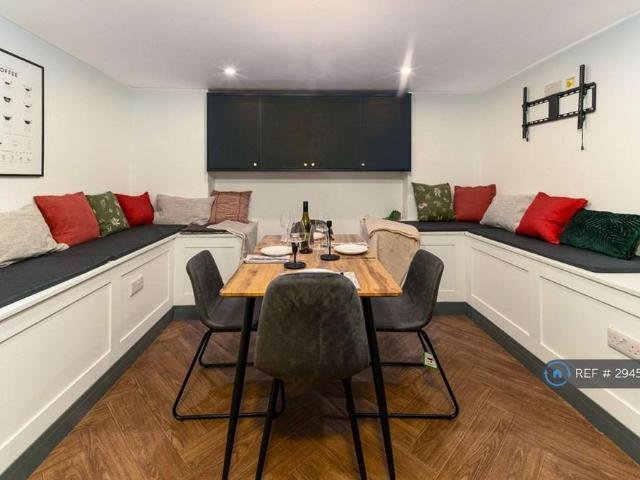 1 bedroom in a house share to rent