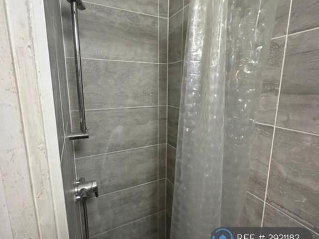 1 bedroom in a house share to rent