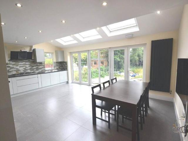 1 bedroom in a house share to rent