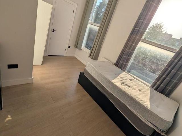 1 bedroom in a house share to rent