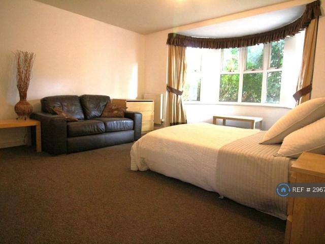 1 bedroom in a house share to rent