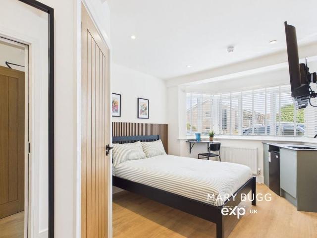 1 bedroom in a house share to rent