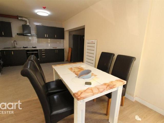 1 bedroom in a house share to rent