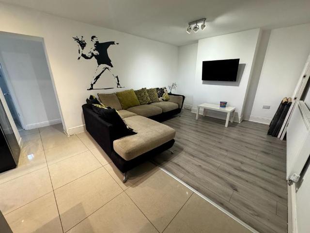 1 bedroom in a house share to rent