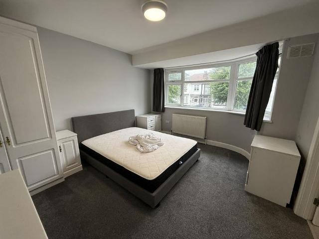 1 bedroom in a house share to rent