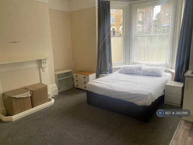 1 bedroom in a house share to rent