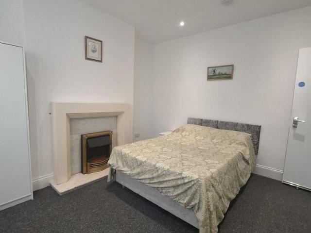 1 bedroom in a house share to rent