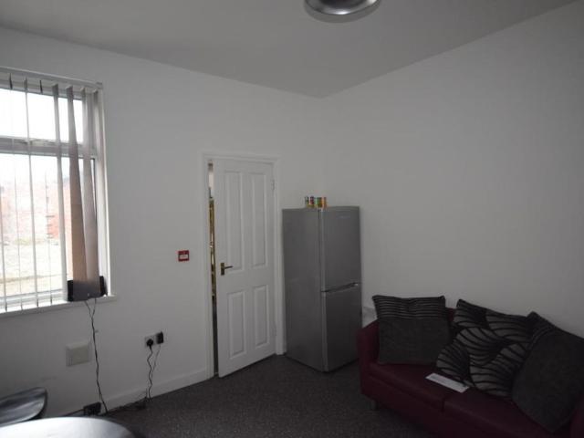 1 bedroom in a house share to rent