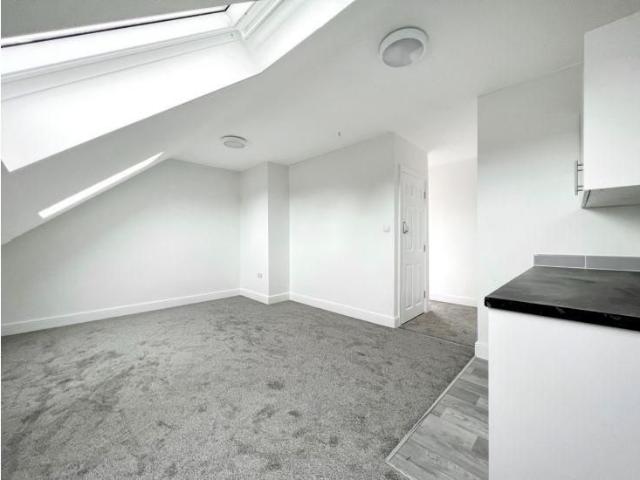 1 bedroom in a house share to rent
