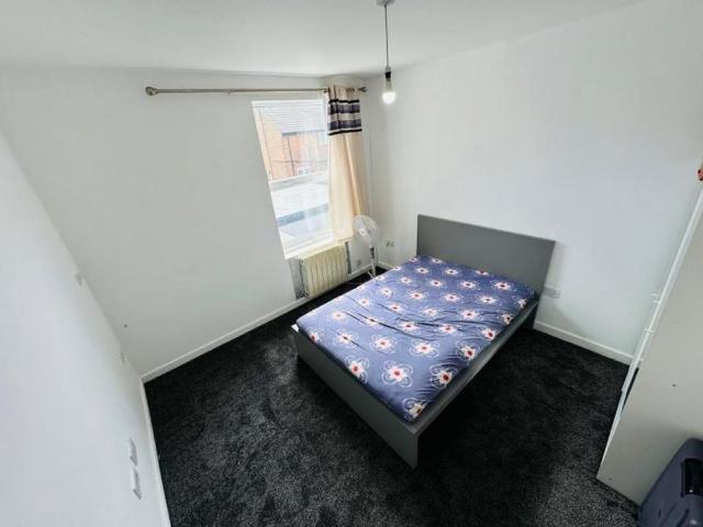 1 bedroom in a house share to rent