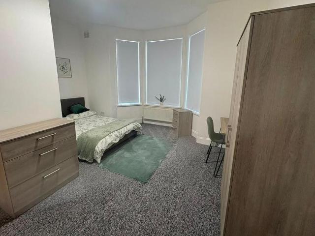 1 bedroom in a house share to rent