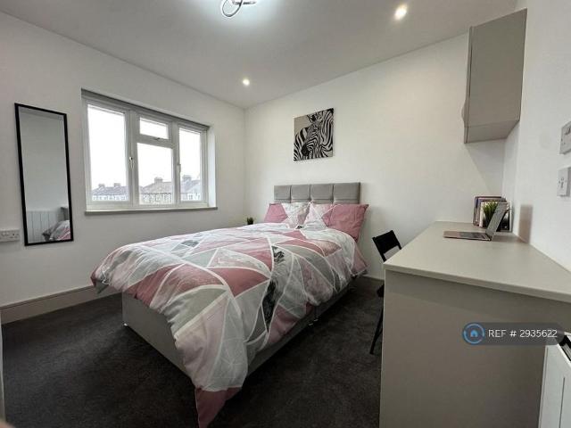 1 bedroom in a house share to rent
