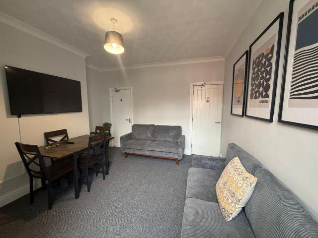 1 bedroom in a house share to rent