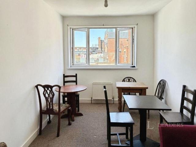 1 bedroom in a house share to rent