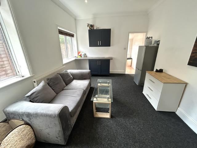 1 bedroom in a house share to rent