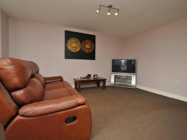 1 bedroom in a house share to rent