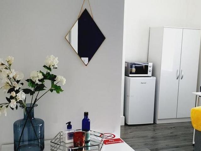 1 bedroom in a house share to rent