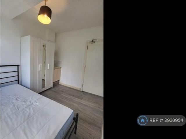 1 bedroom in a house share to rent
