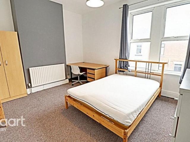 1 bedroom in a house share to rent