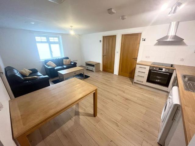 1 bedroom in a house share to rent