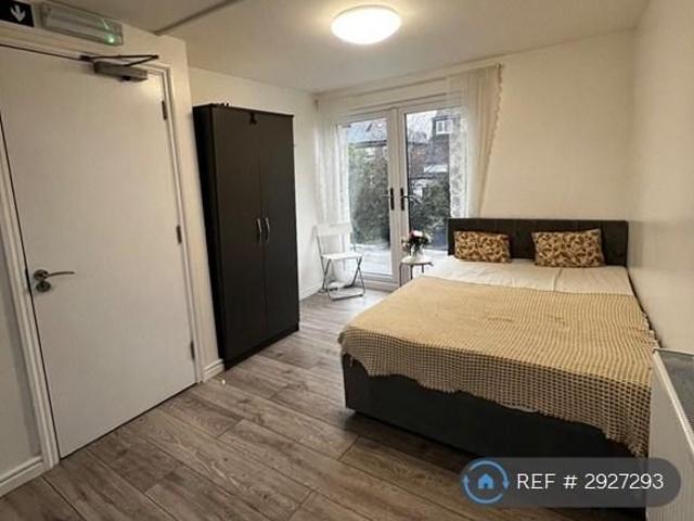 1 bedroom in a house share to rent