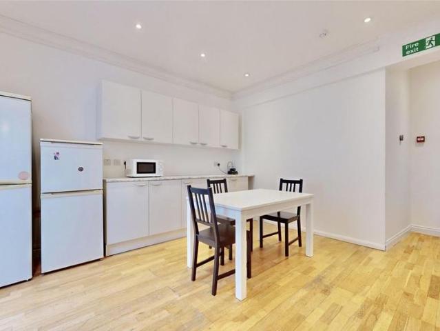 1 bedroom in a house share to rent