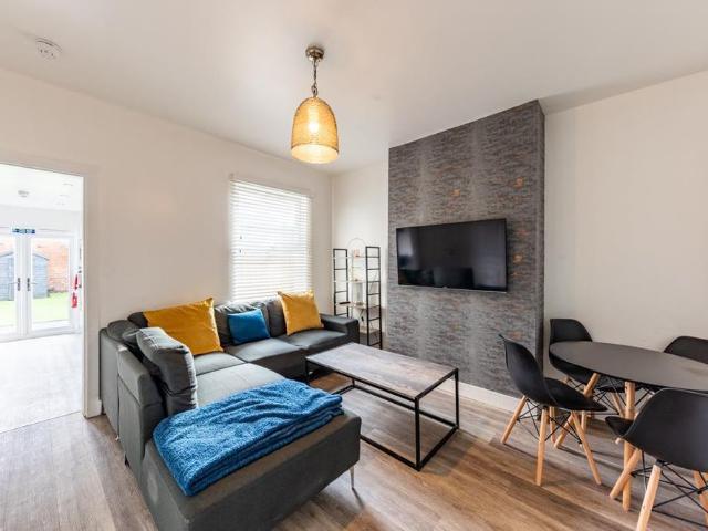 1 bedroom in a house share to rent