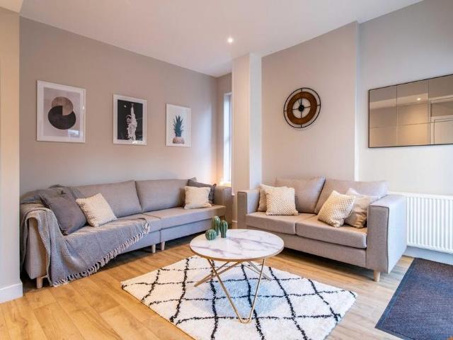 1 bedroom in a house share to rent