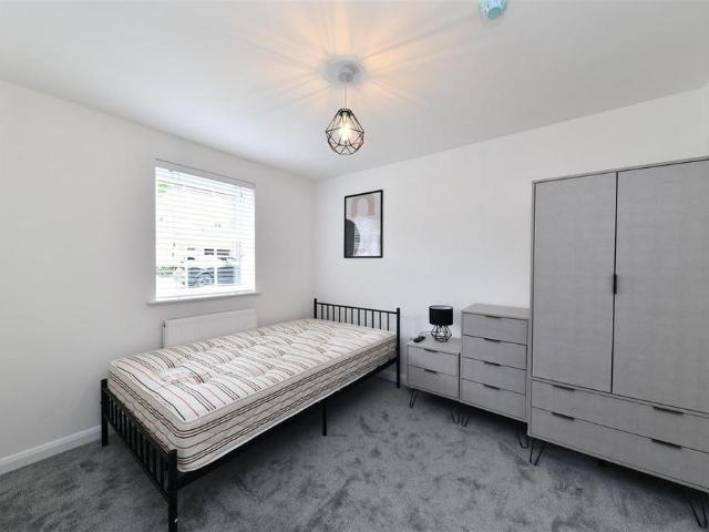 1 bedroom in a house share to rent