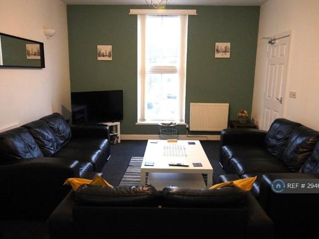 1 bedroom in a house share to rent