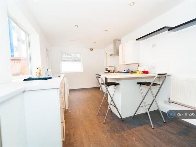 1 bedroom in a house share to rent