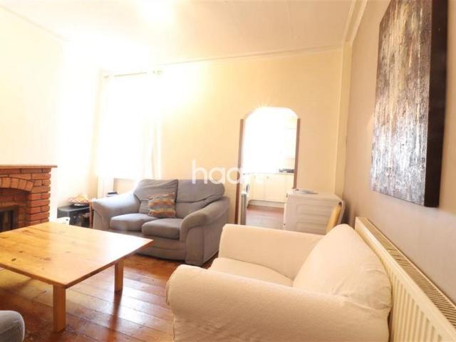 1 bedroom in a house share to rent