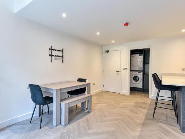 1 bedroom in a house share to rent