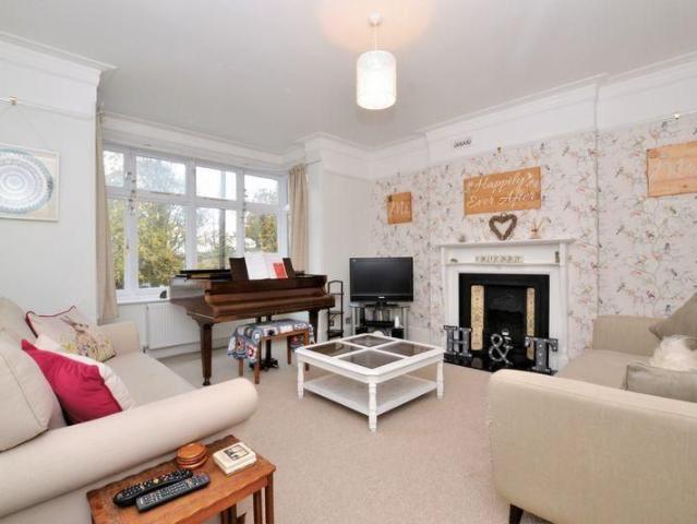 1 bedroom in a house share to rent