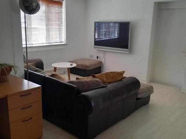 1 bedroom in a house share to rent