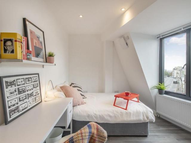 1 bedroom in a house share to rent