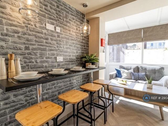 1 bedroom in a house share to rent