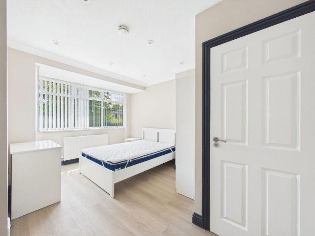 1 bedroom in a house share to rent