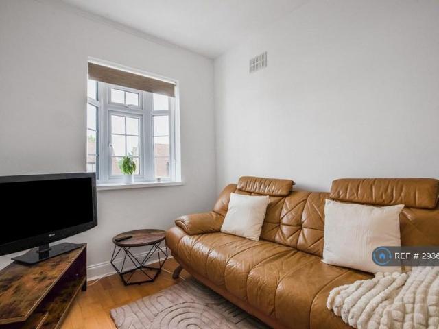 1 bedroom in a house share to rent